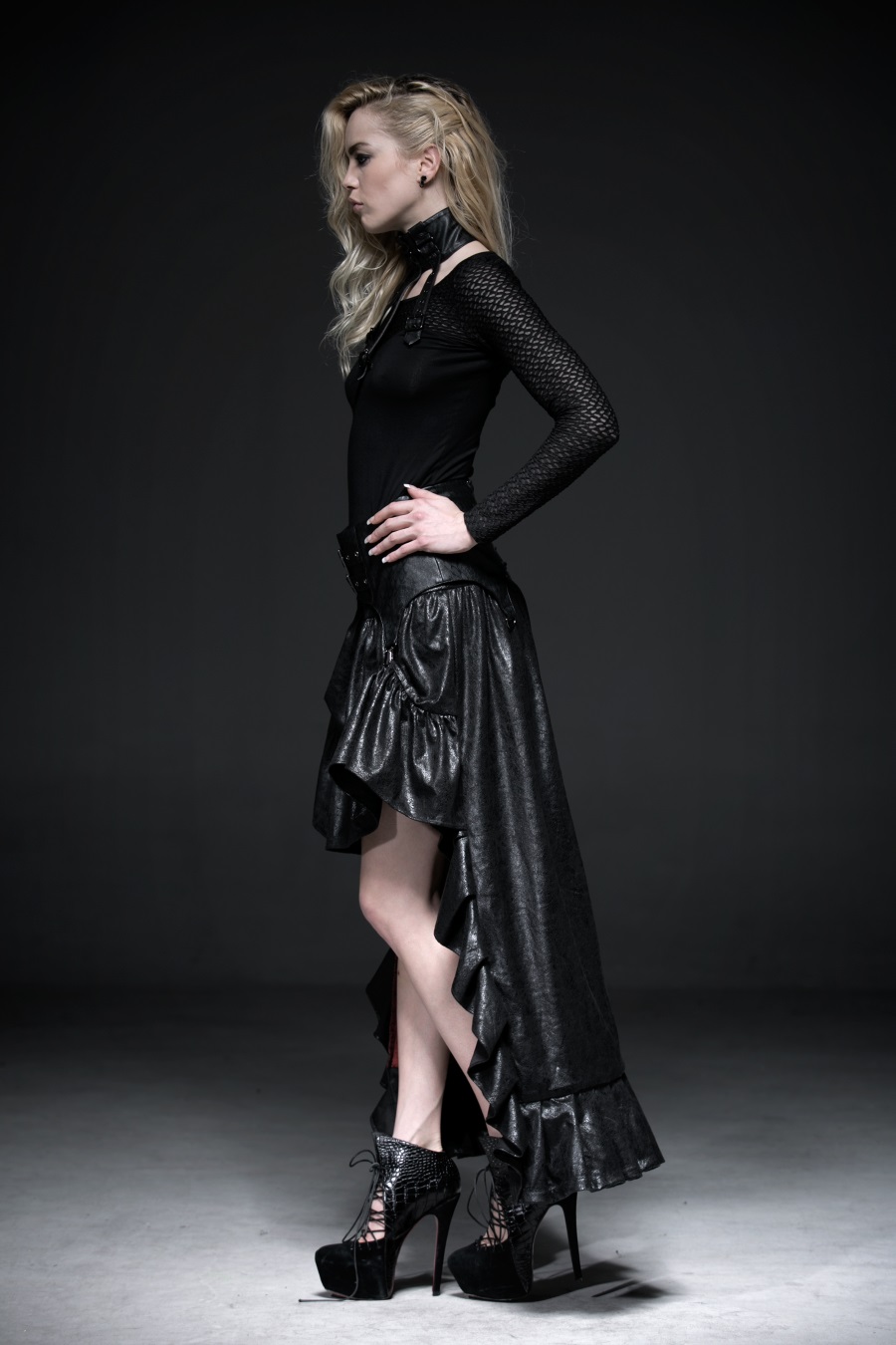 Ensemble gothique femme PUNK RAVE comprenant la jupe et le haut